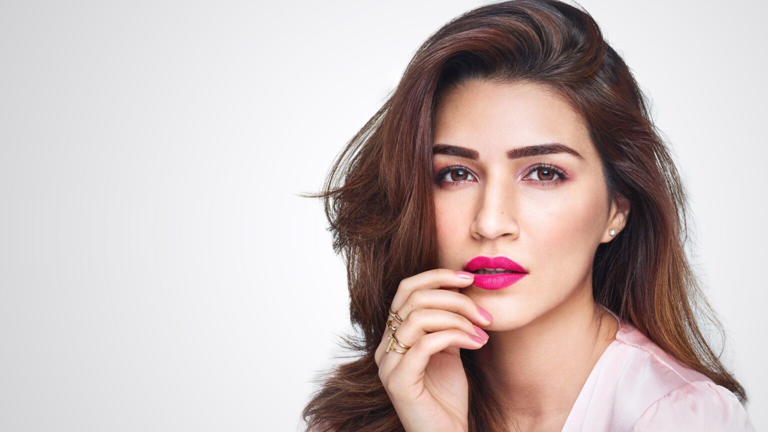Kriti Sanon Profile, Age, Height, Family, Affairs, Wiki, Biography 2025 & More - StarUnbox